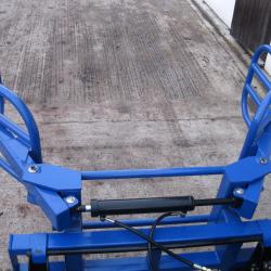 Bale Squeeze Soft Hand Bale Squeeze for Sale - Cowling Agriculture